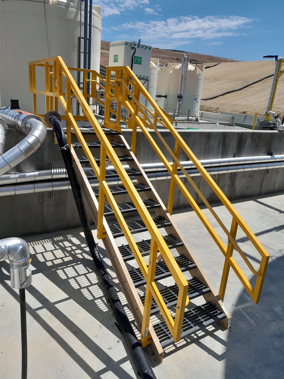 Types of Anti-Slip Stair Grating Treads for Preventing Slips and Falls